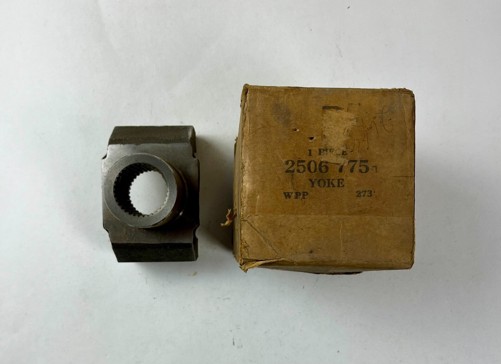 NOS Mopar Differential Yoke 1963-8 Dodge Truck #2506775 – Roberts Motor ...